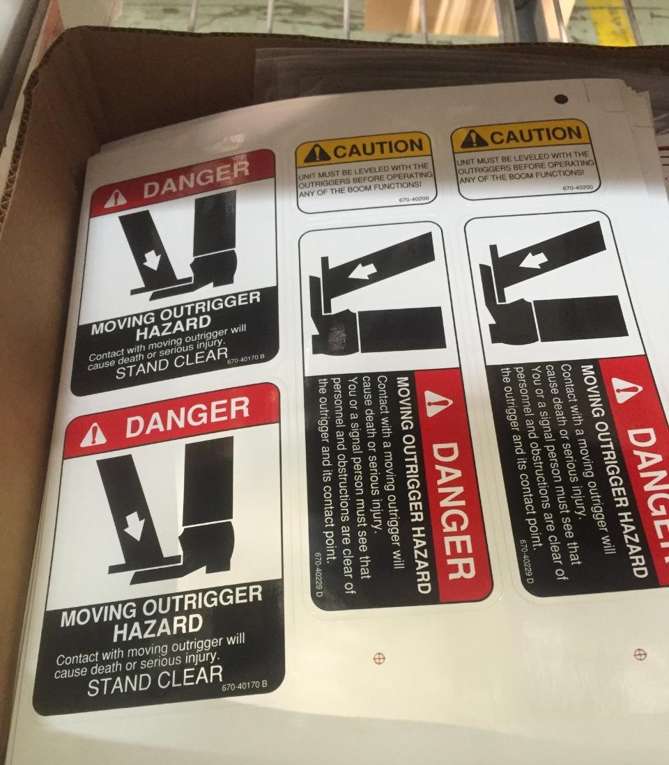 LRV/LR7 Outrigger Safety Placard Kit | Altec Inc.